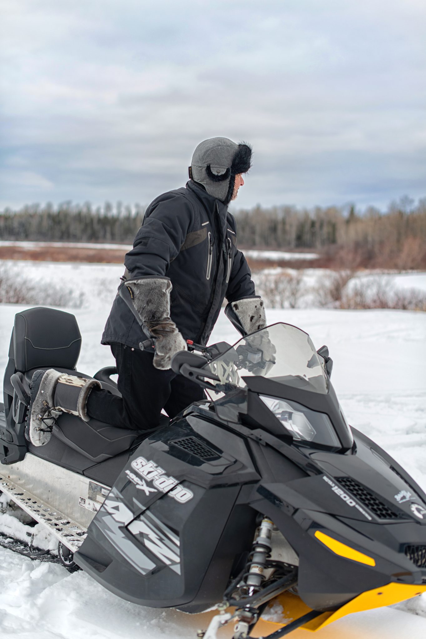 Seal Skin Mittens – Deluxe Snowmobile Style